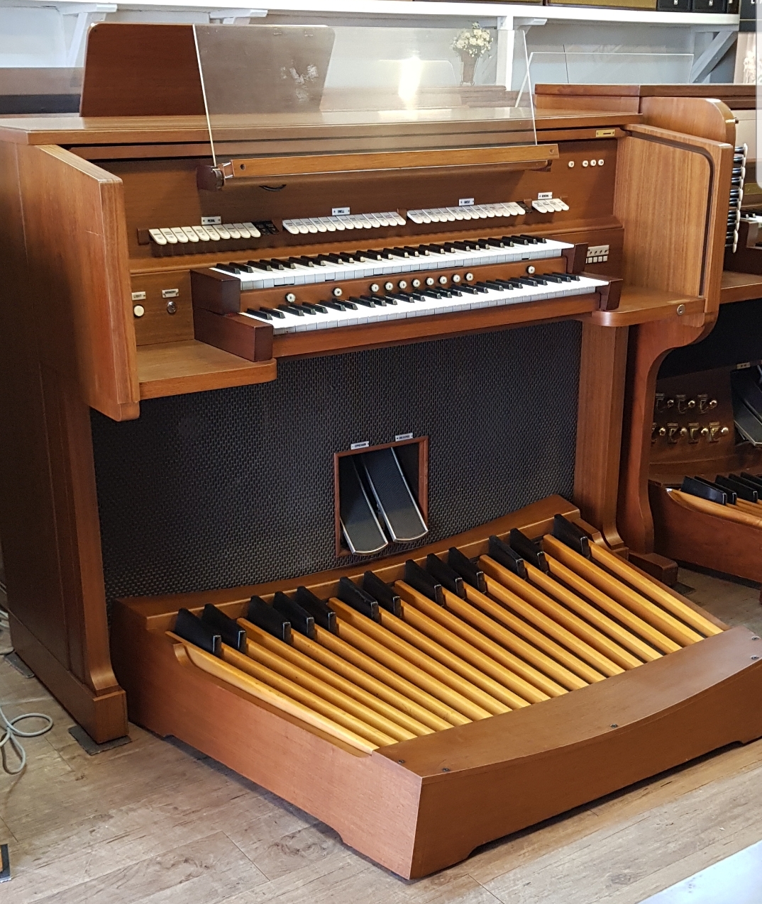 콘텐트오르간 – Hammond 820